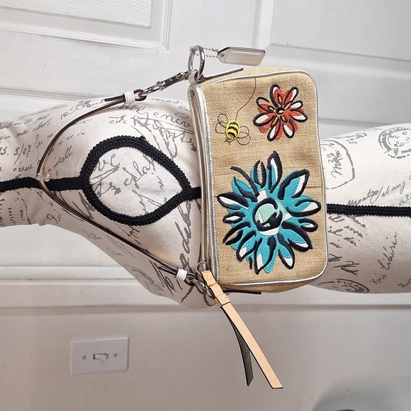 Coach | Bags | Coach Bumblebee Floral Rafia Shoulder Bag Handbag Purse ...